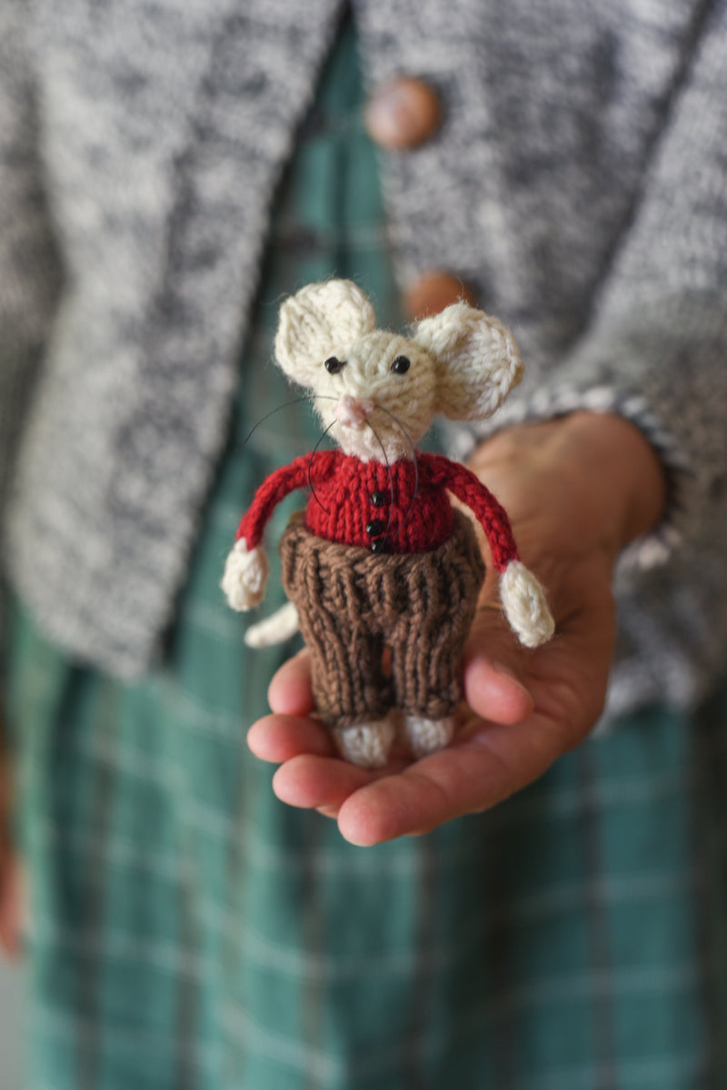 Mouse in a Mitten Set Pattern – Barrett Wool Co.